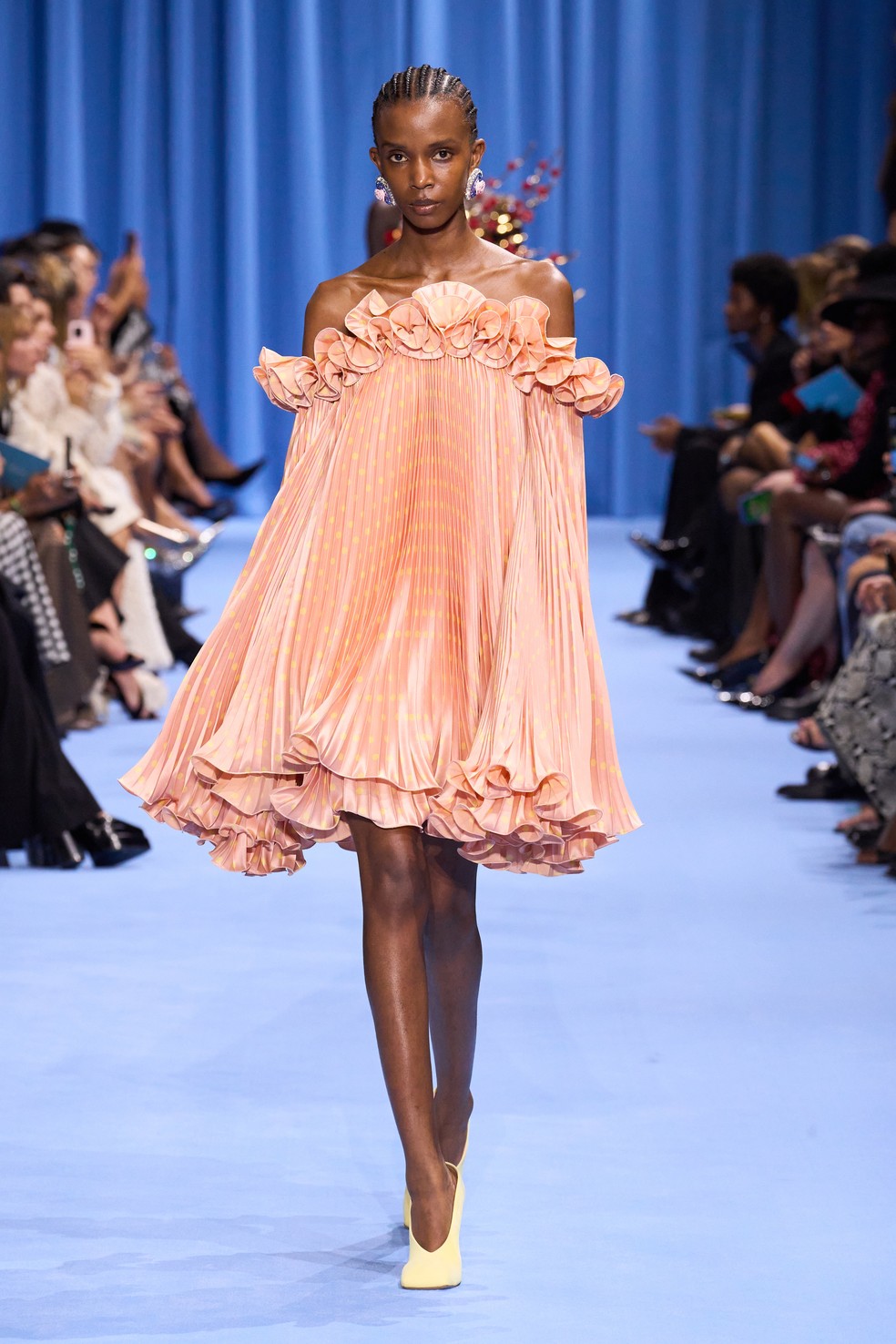 Pantone anuncia cor do ano de 2024: Peach Fuzz