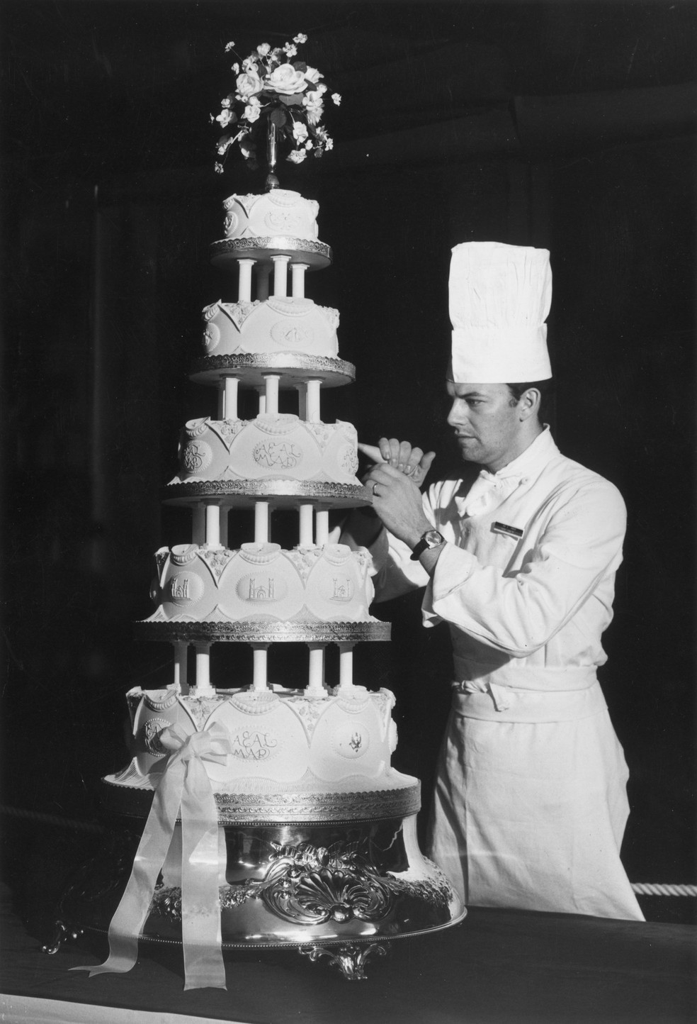 7 bolos de casamento icônicos da história da realeza britânica