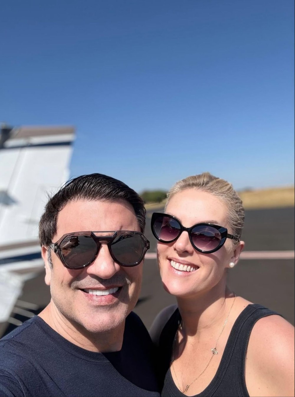Ana Hickmann abre álbum de fotos recentes ao lado de Edu Guedes