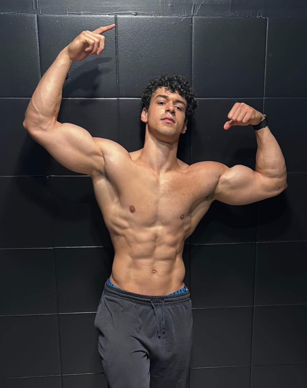 Victor Alexandre, filho de Carla Perez, fala sobre uso de anabolizantes ...