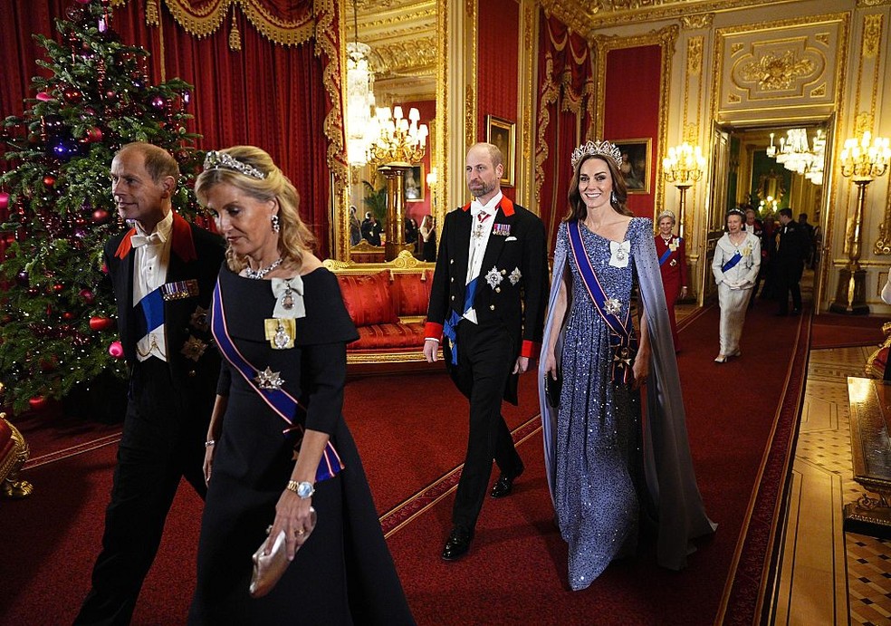 Ao lado de William, Kate Middleton brilha com sua maior tiara em ...