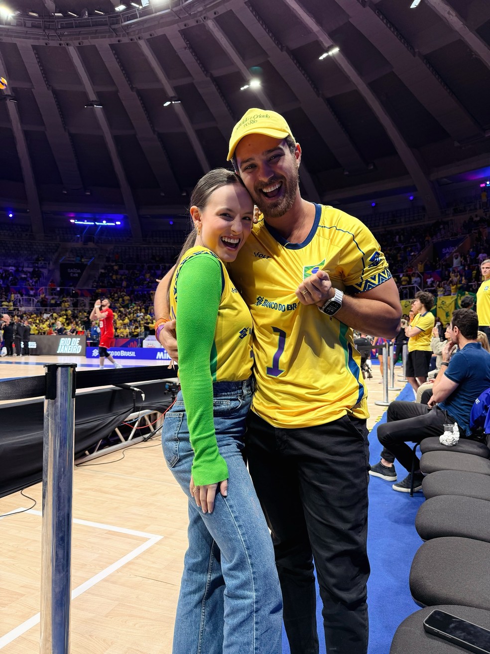 André Luiz Frambach confere partida de vôlei com Larissa Manoela: 'Que ...