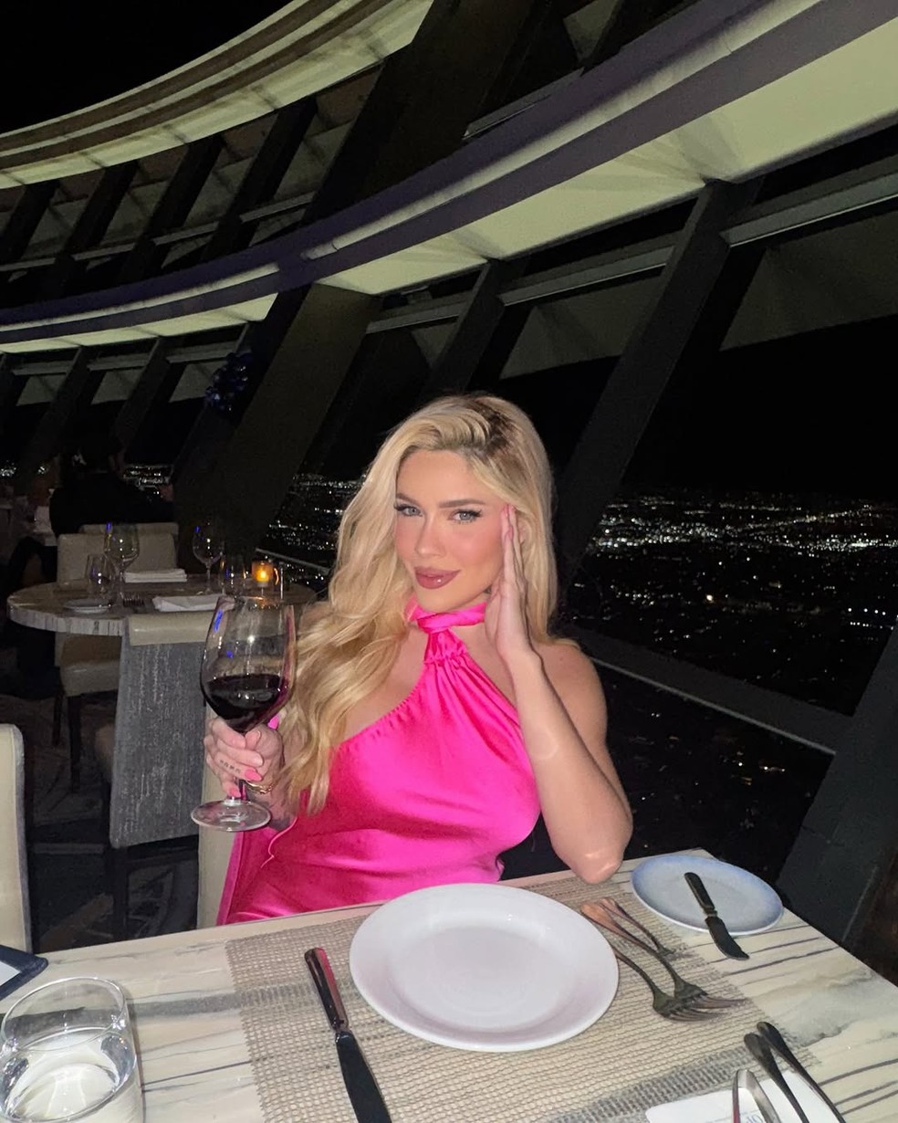 Karoline Lima posa em cliques nos Estados Unidos