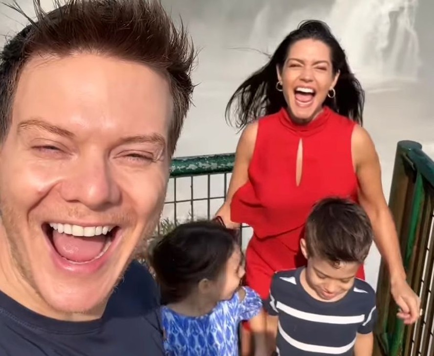 Michel Teló e Thais Fersoza levam os filhos para conhecer as Cataratas ...