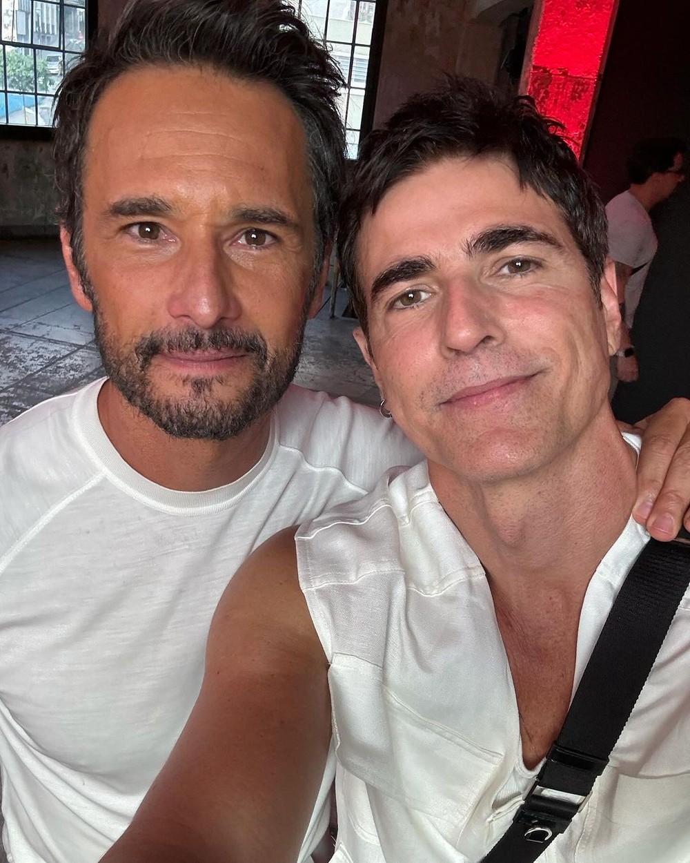 Reynaldo Gianecchini abre álbum de foto ao lado de elenco de 'Bom dia ...