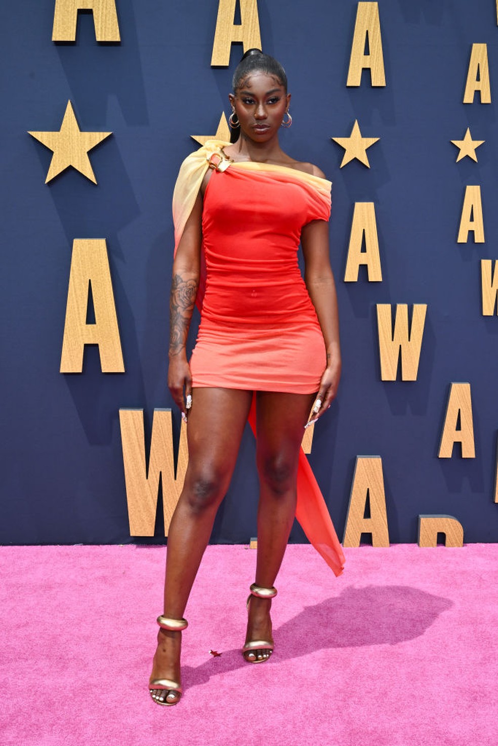 BET Awards 2023: recortes e transparência foram destaque no tapete vermelho