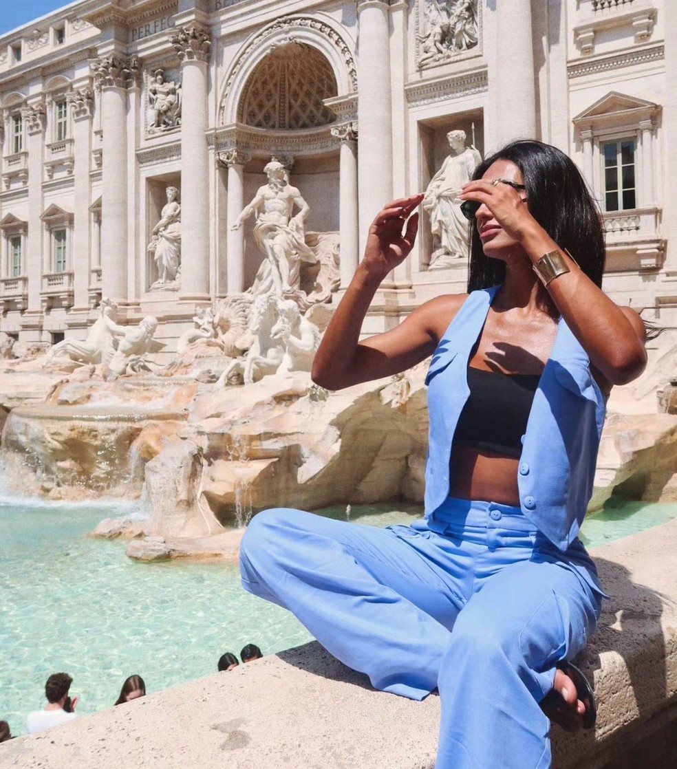 Carol Ramiro abre álbum de férias na Itália