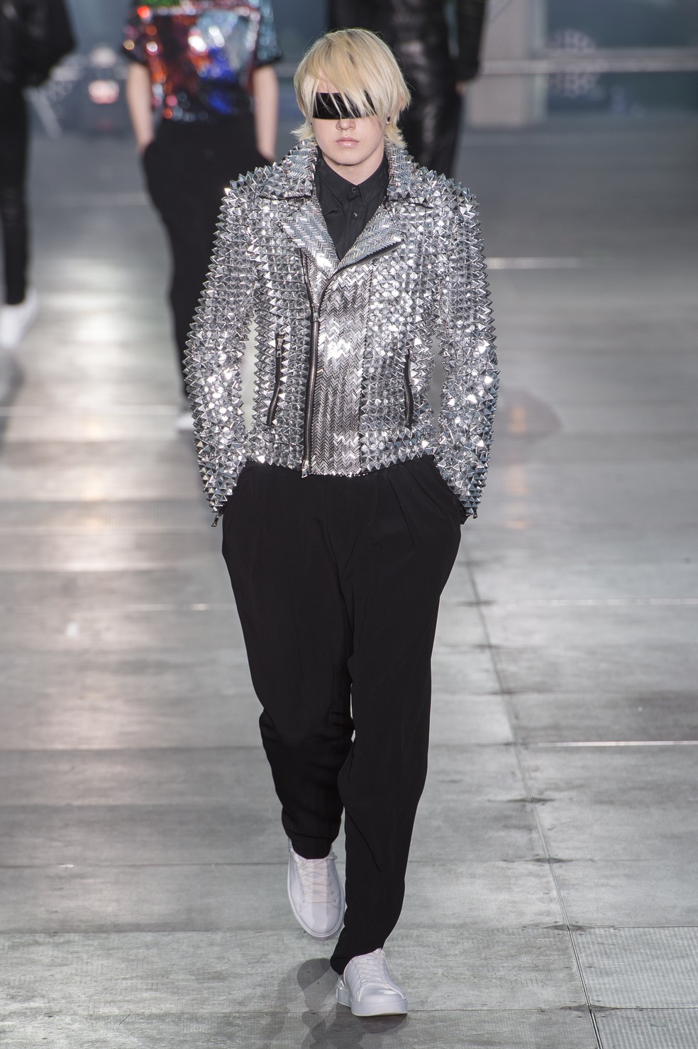 Lucas Portman, filho de Natalia Vodianova, estreia nas passarelas