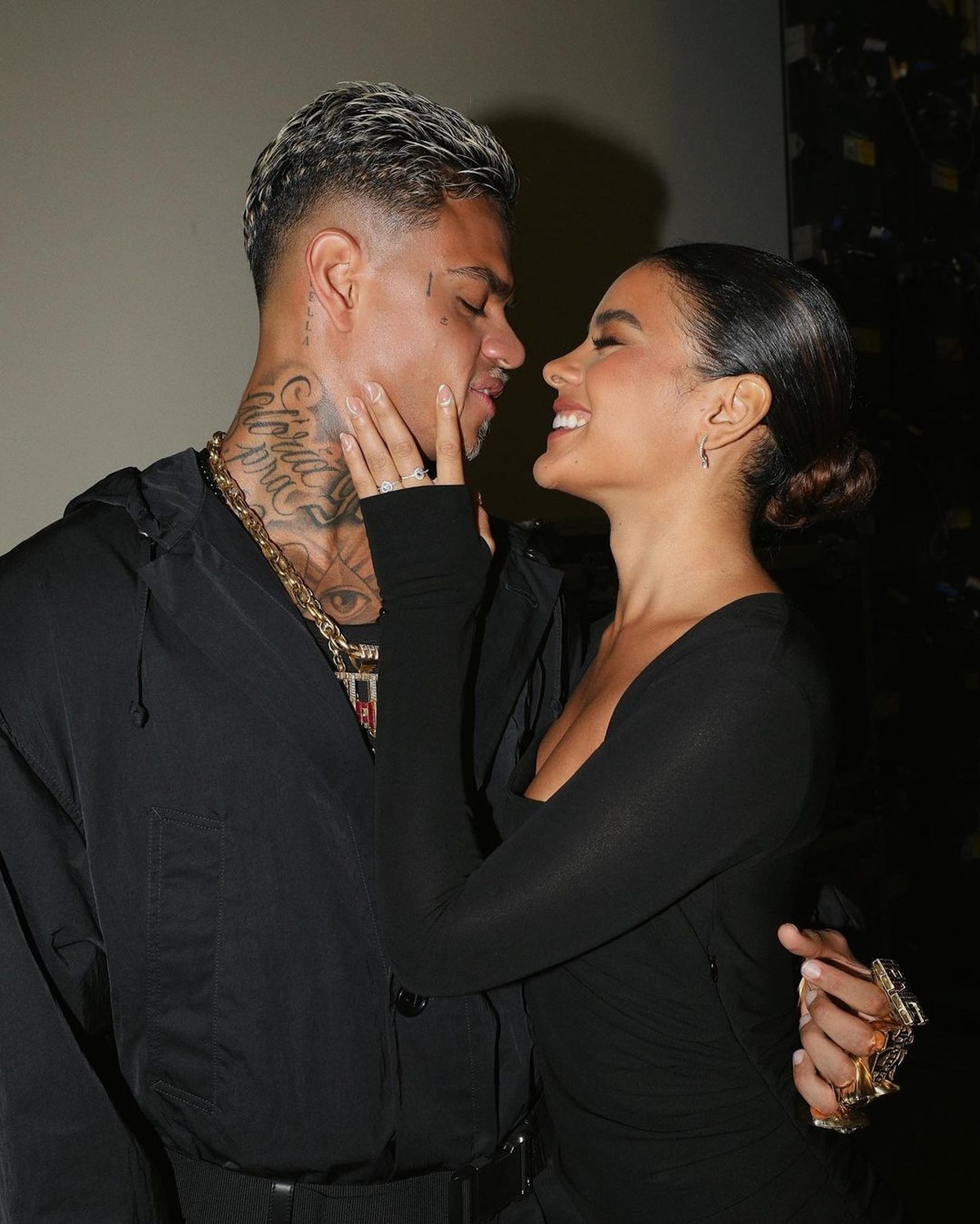 Bella Campos fez tatuagem com o nome de MC Cabelinho dias antes do término