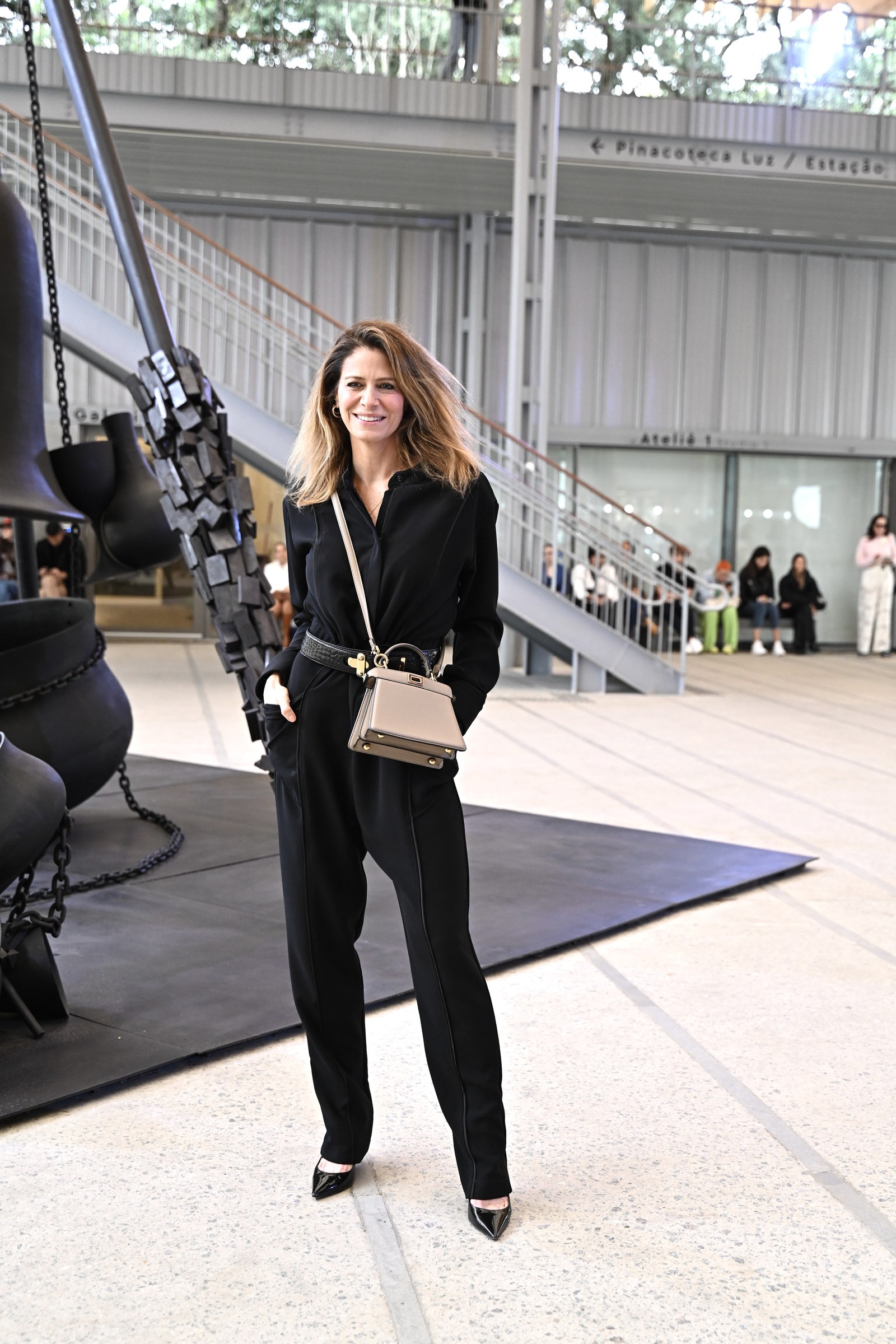 Em aparição rara, irmãos Enzo Celulari e Sophia Raia prestigiam desfile ...