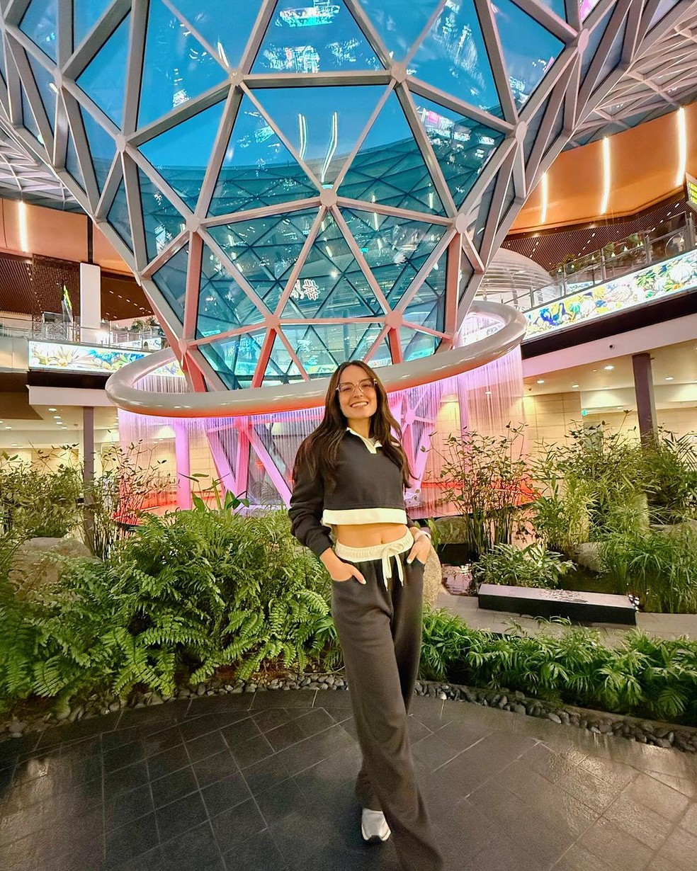 André Luiz Frambach abre álbum de fotos ao lado de Larissa Manoela no Qatar