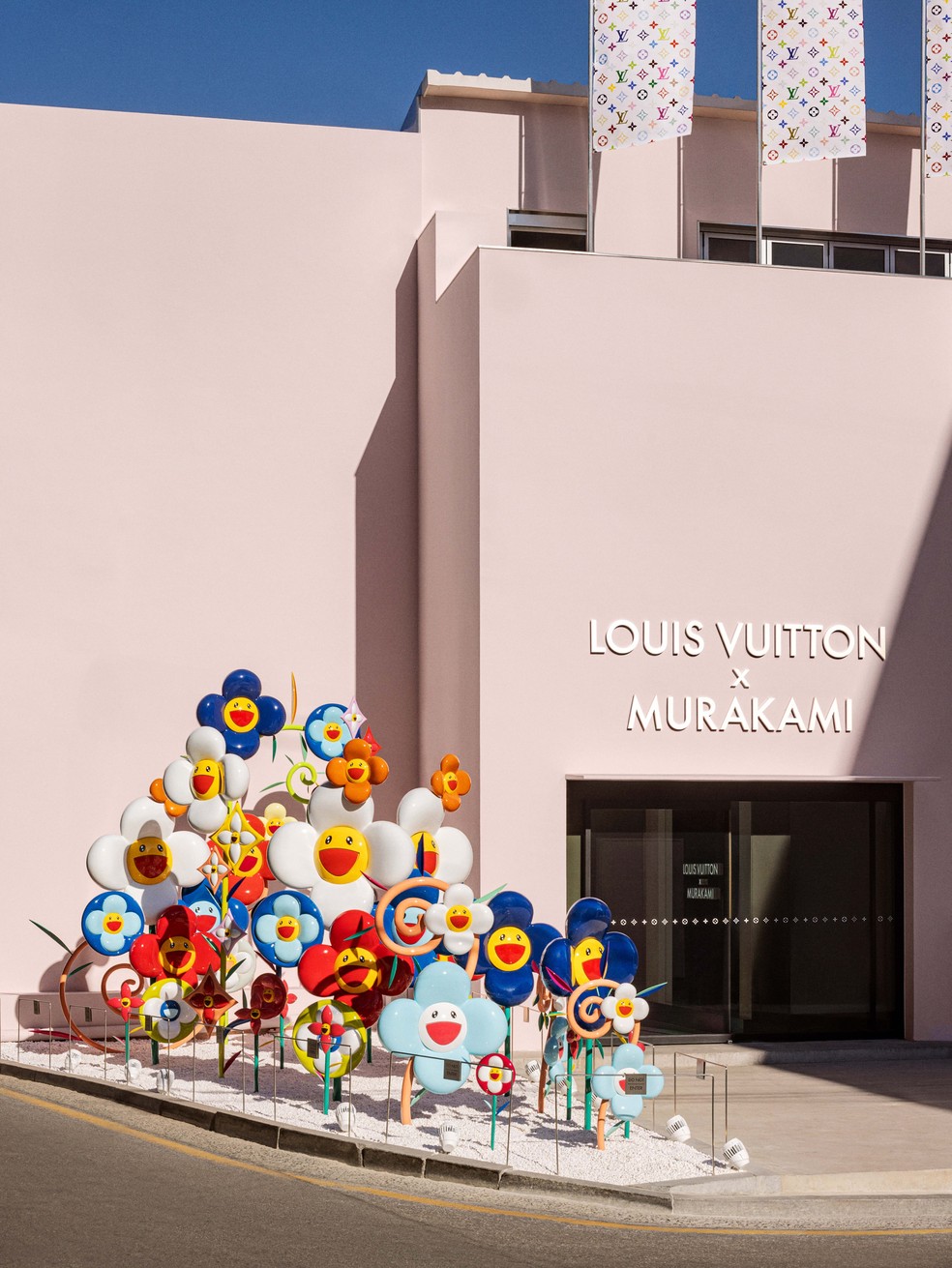 Louis Vuitton x Murakami: collab cria experiências de luxo e arte ao redor do mundo