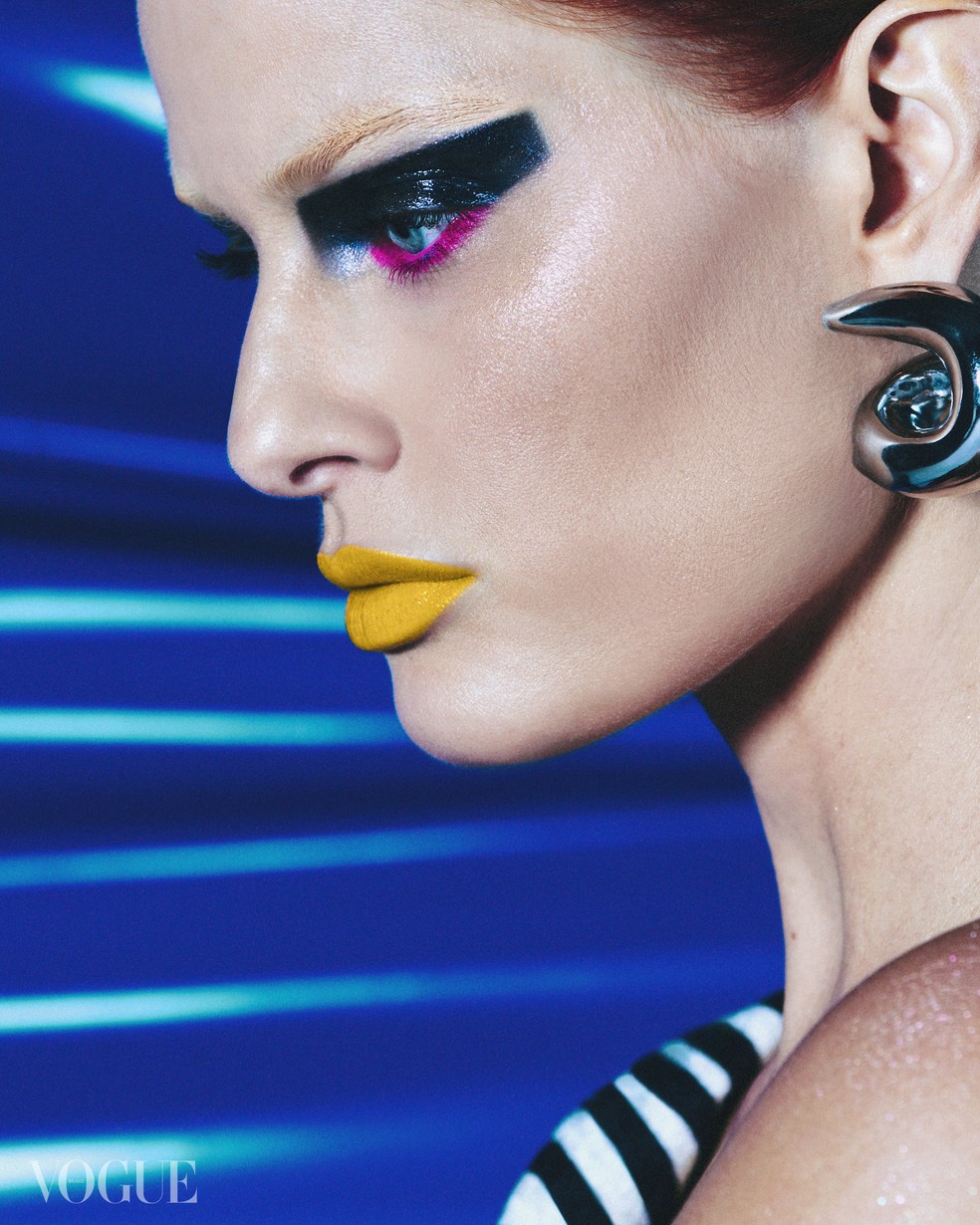 O glamour sexy dos anos 2000 é a inspiração de maquiagem perfeita para ...