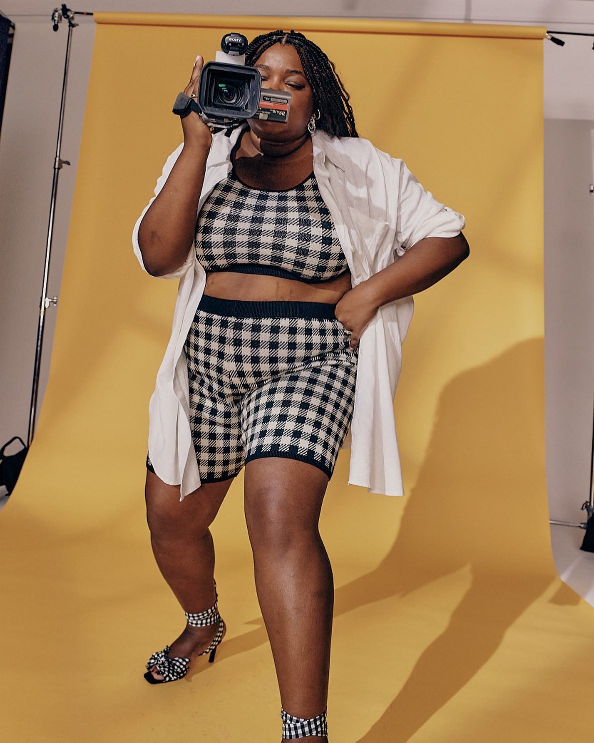 A camisa branca é a tendência versátil que vamos usar na próxima temporada