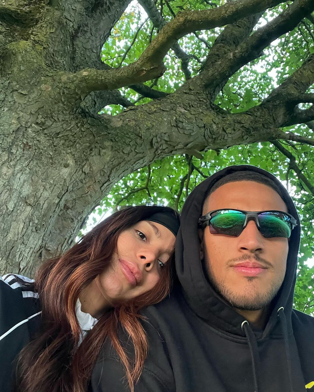 Anitta surge com barriga de grávida e fãs questionam: 'Aprontando o quê?'