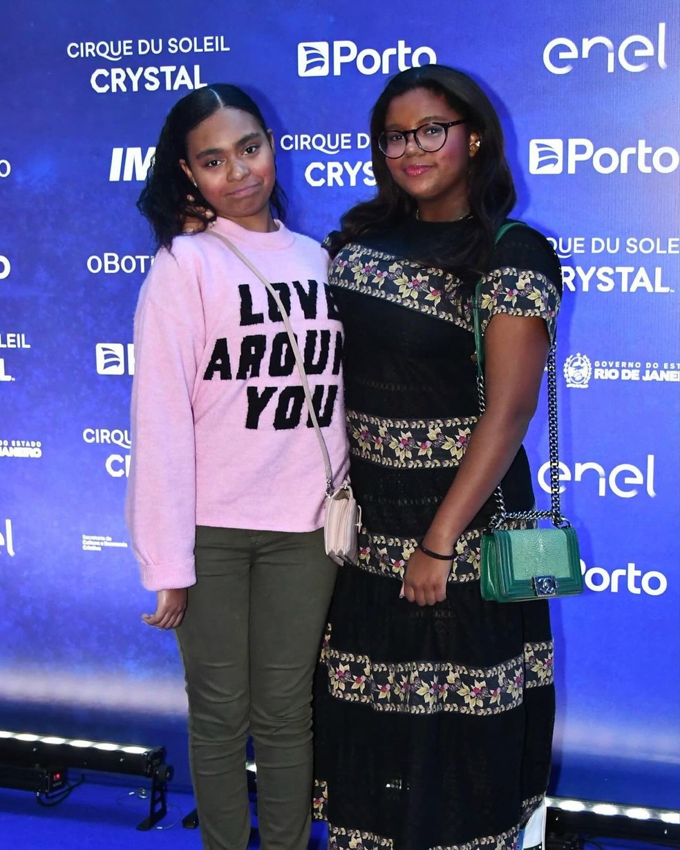 Filhas de Glória Maria encantam a web ao surgem juntas em teatro do Rio ...