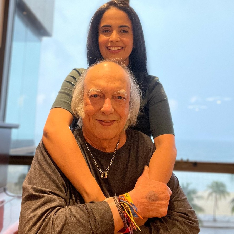 Viúva de Erasmo Carlos, Fernanda Esteves desmente fake news: 'Não tenho ...
