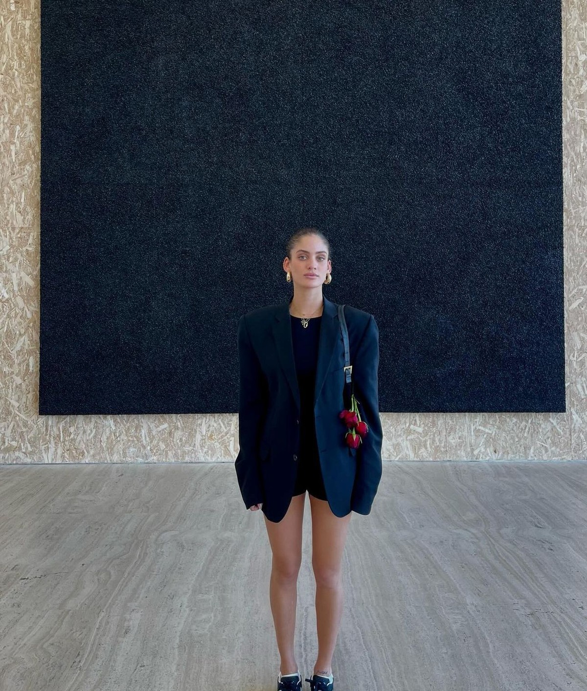 Laura Fernandez ganha elogios em novas fotos na Itália