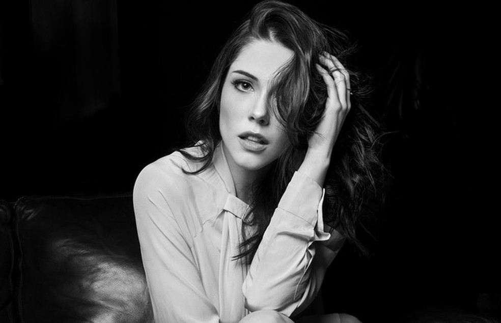Prestes a estrear nas telonas, Bia Arantes fala sobre moda, beleza e mais