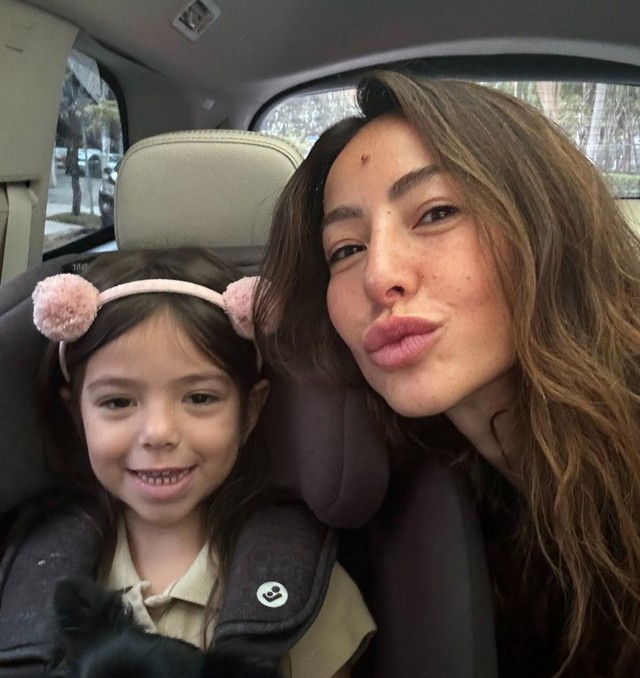 Sabrina Sato exibe dump fofo ao lado de Zoe
