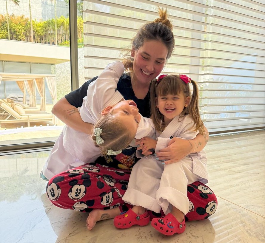 Virginia Fonseca inicia dia com momento fofo ao lado das filhas: 'Fofinhas'