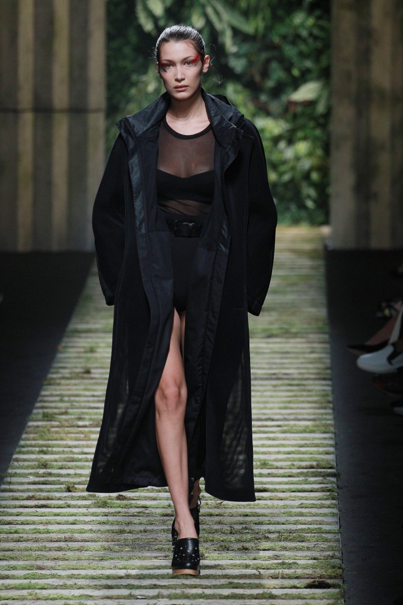 Max Mara apresenta verão tropical com inspiração em Lina Bo Bardi