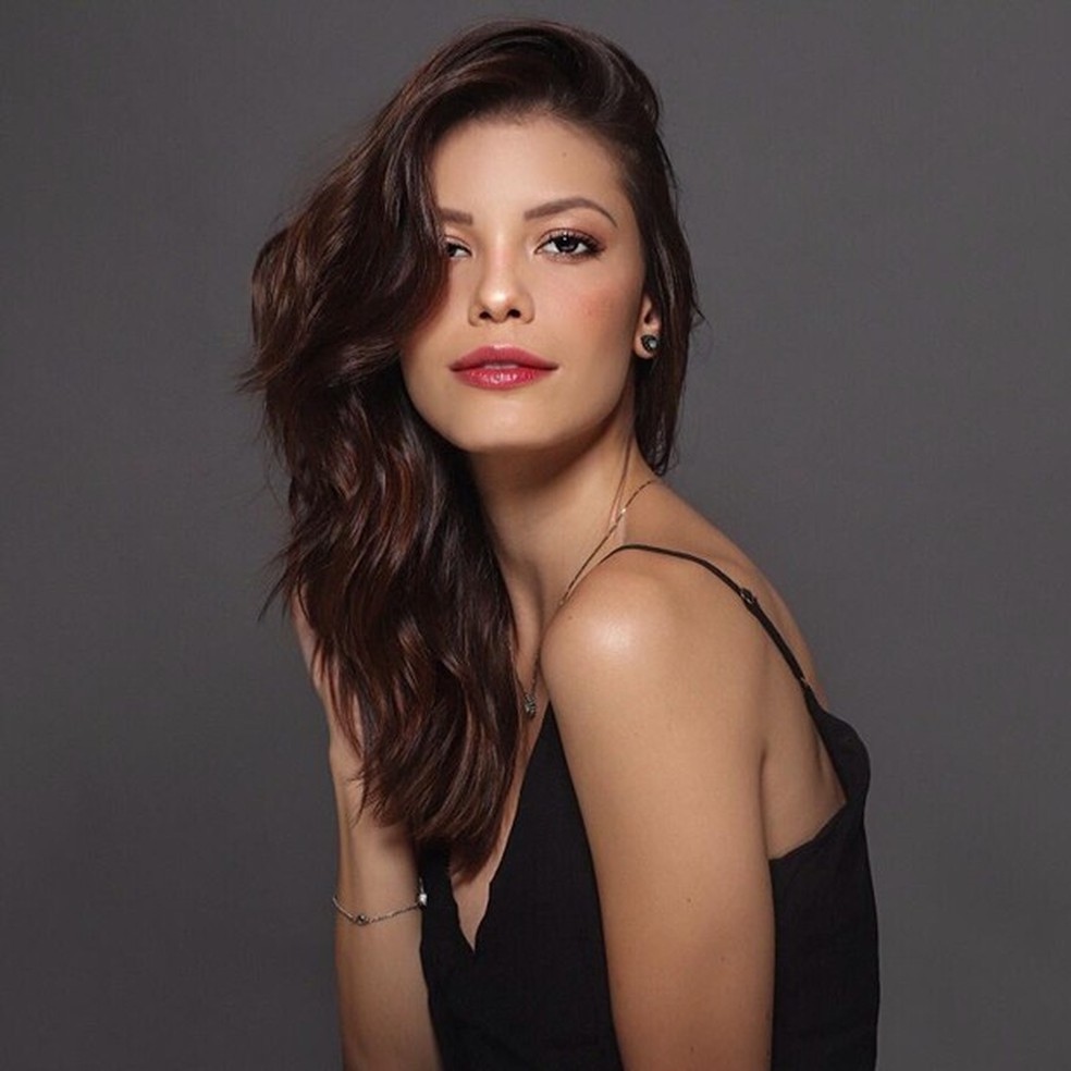 Vitória Strada muda o visual e se despede de Cris de 'Espelho da Vida'