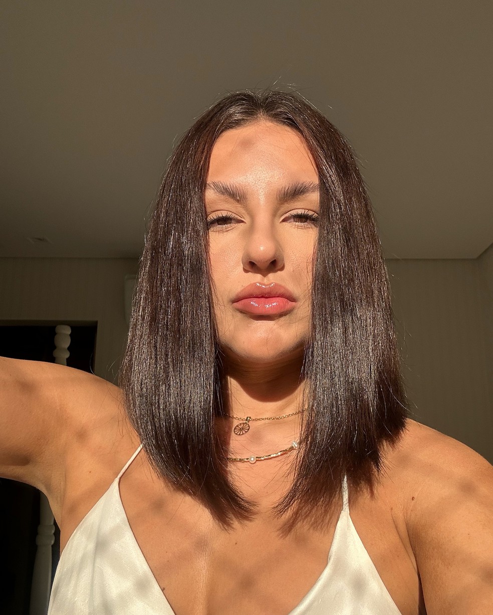 Kéfera Buchmann abre álbum de fotos exibindo novo visual: 'Carinha de vilã'