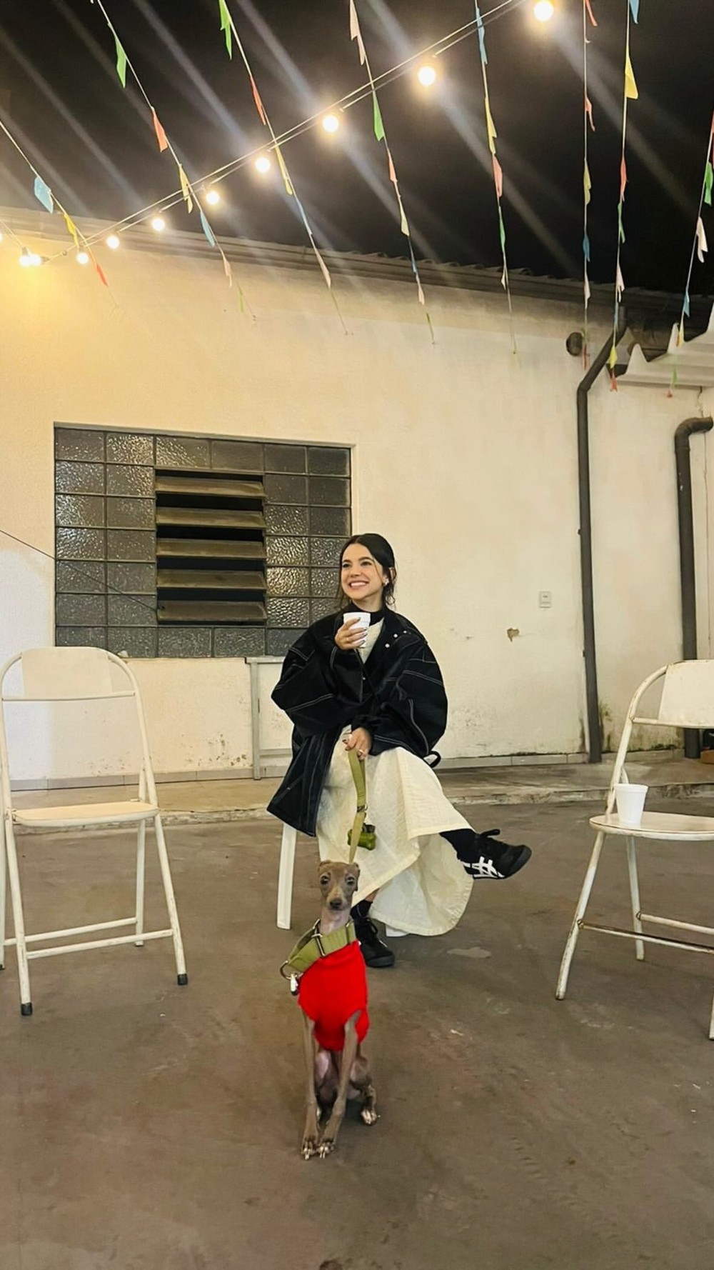 Manu Gavassi exibe clique romântico ao lado do noivo Jullio Reis