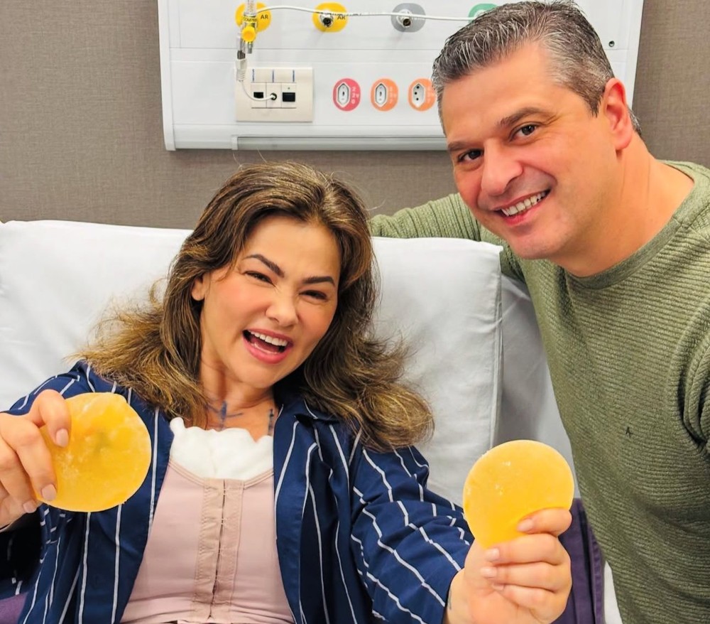 Suzana Alves posta vídeo mostrando detalhes do explante de silicone