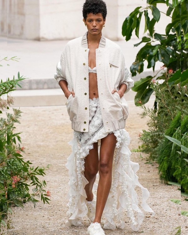 Quem é Laiza de Moura, modelo carioca que estrela a Vogue de novembro