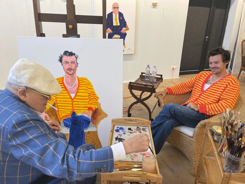 Um first look exclusivo do retrato de Harry Styles feito por David Hockney