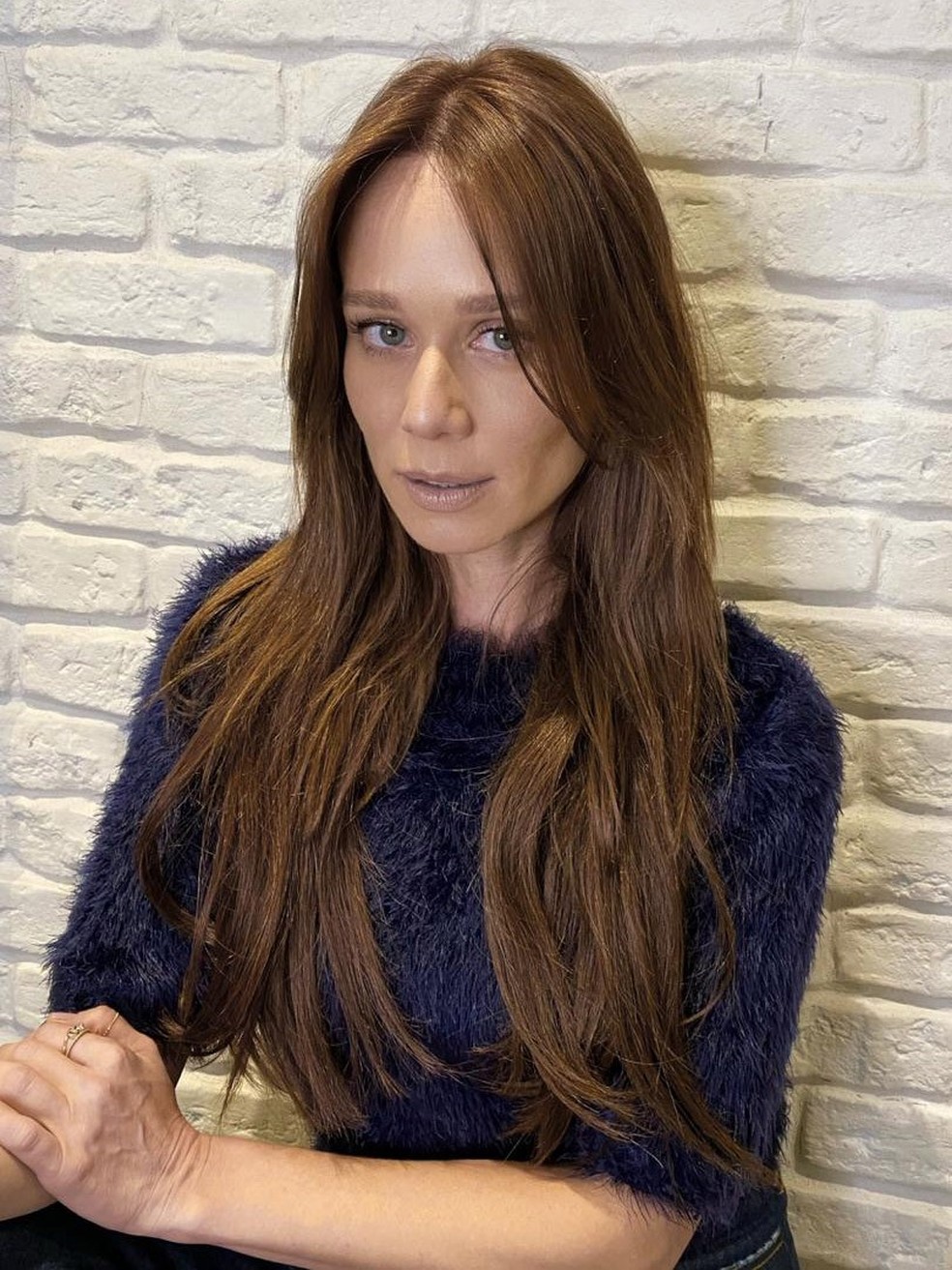 Novo visual! Mariana Ximenes surge morena para nova novela das 18h