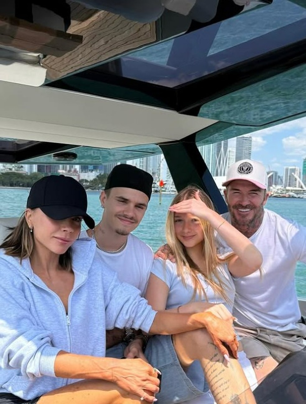 Victoria Beckham celebra a chegada dos 51 anos em barco luxuoso