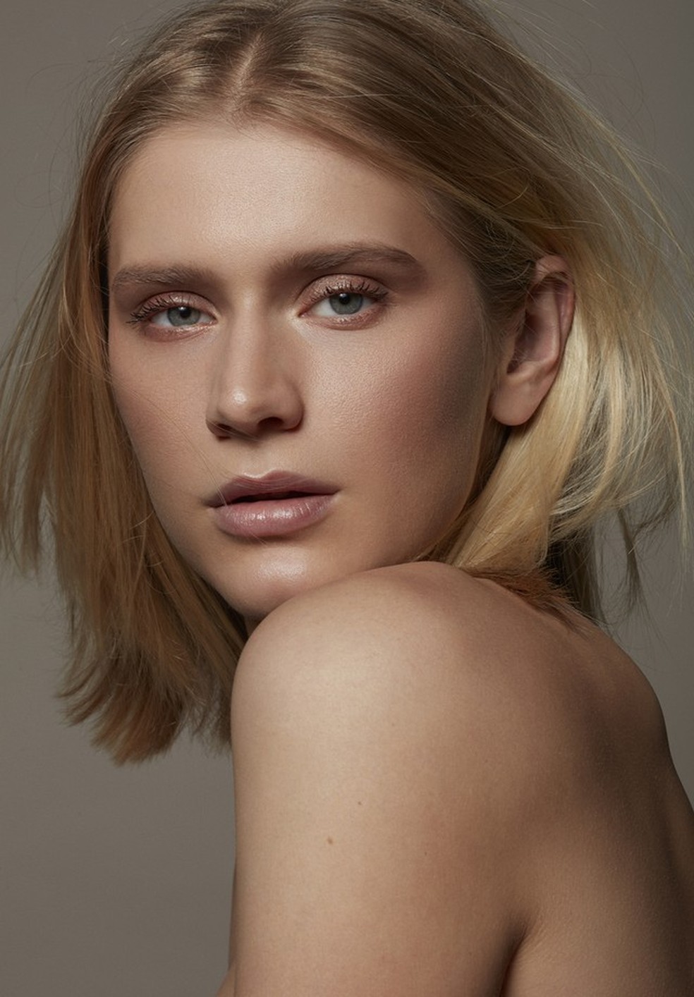 De ioga à máscara de safira: os cuidados de beleza de Celina Locks