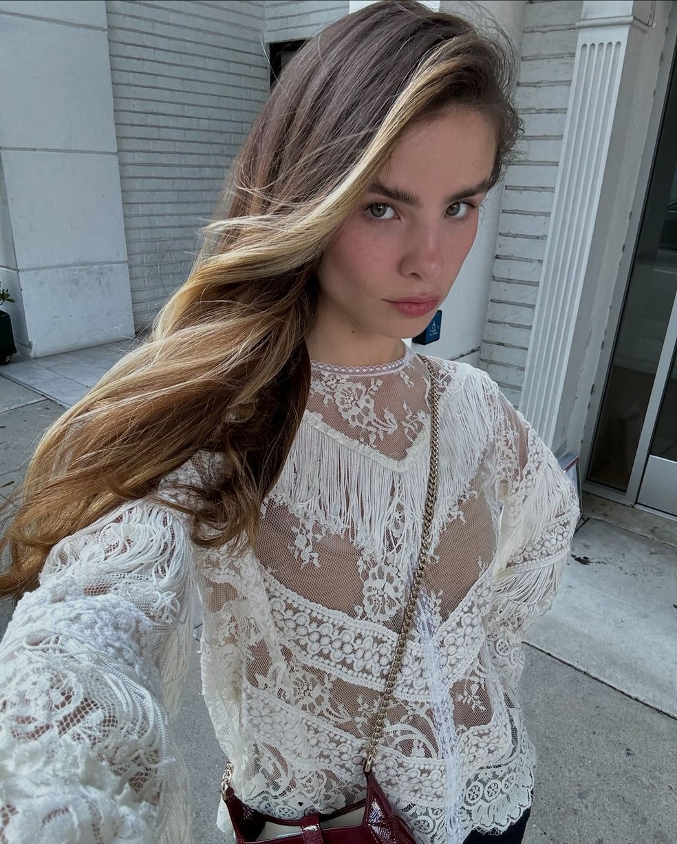 Giulia celebra aniversário de 25 anos após noivado com Conor Kennedy