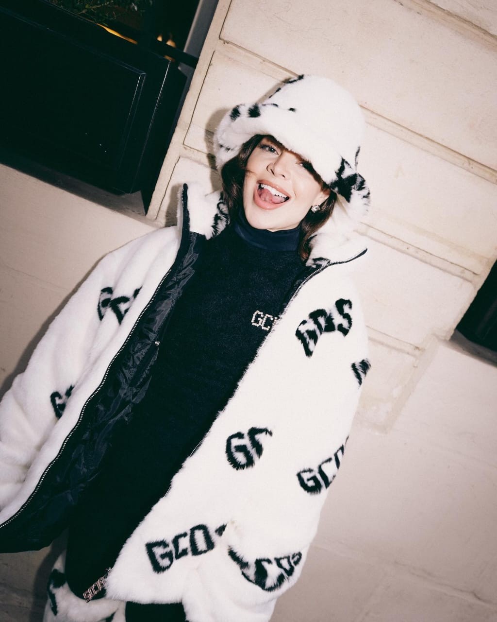 Gkay exibe mais um look diretamente de Paris
