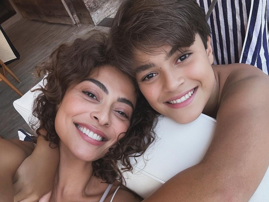 Juliana Paes posta selfie com o filho e semelhança entre os dois ...