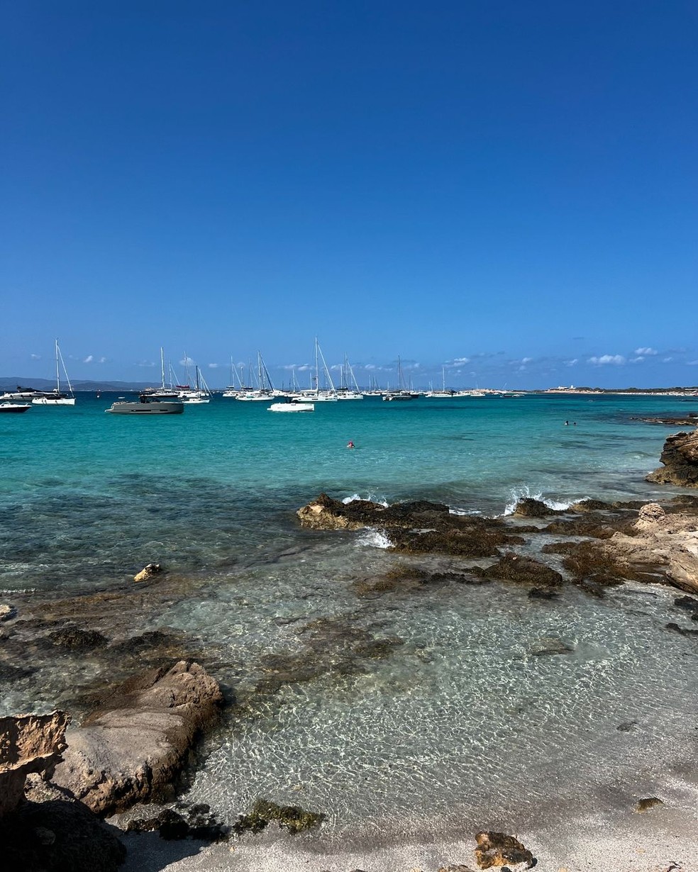 Talitha Morete abre álbum de férias em Formentera, no Mar Mediterrâneo