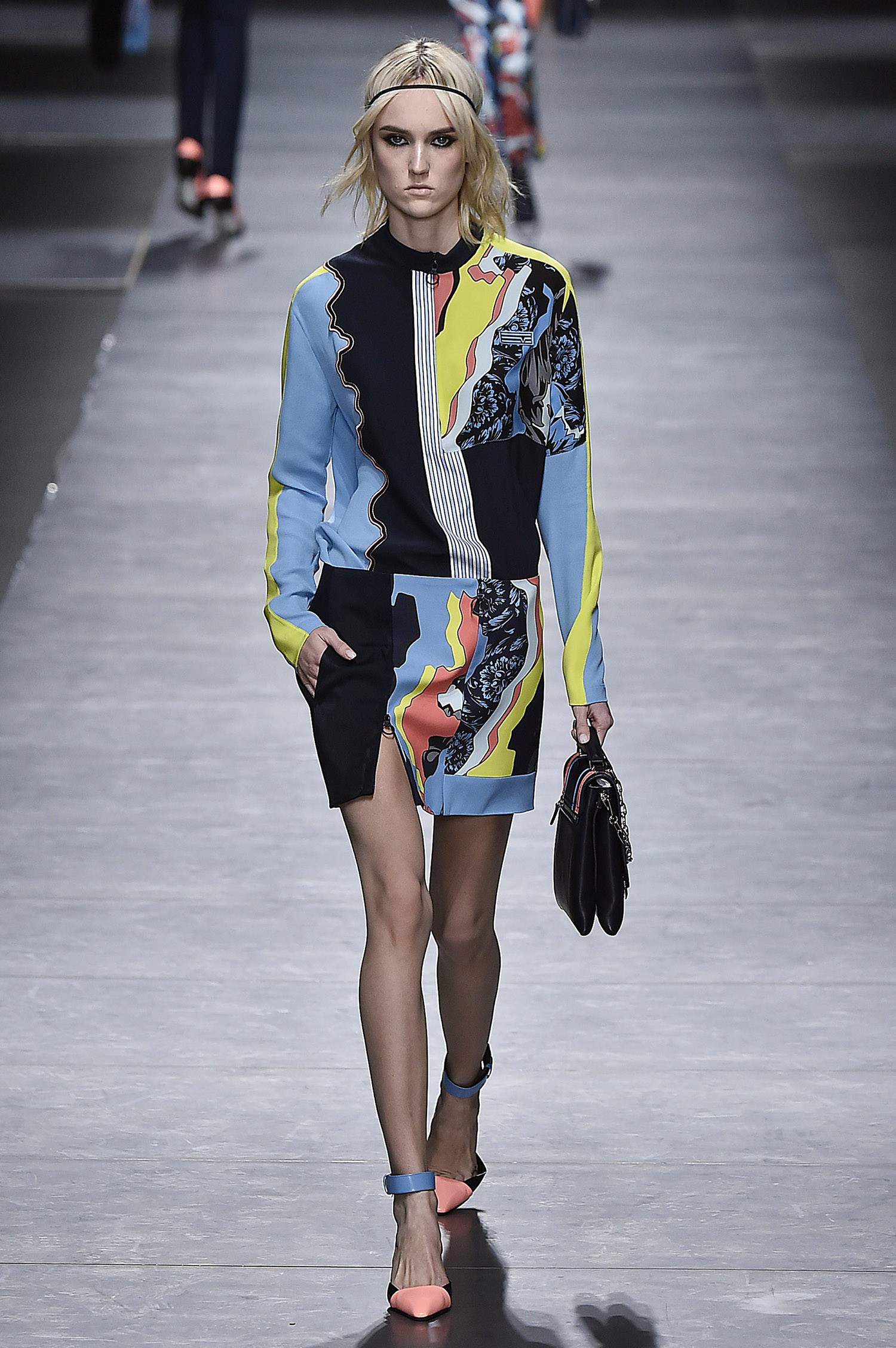 Versace reforça a vocação 90's com pegada esportiva