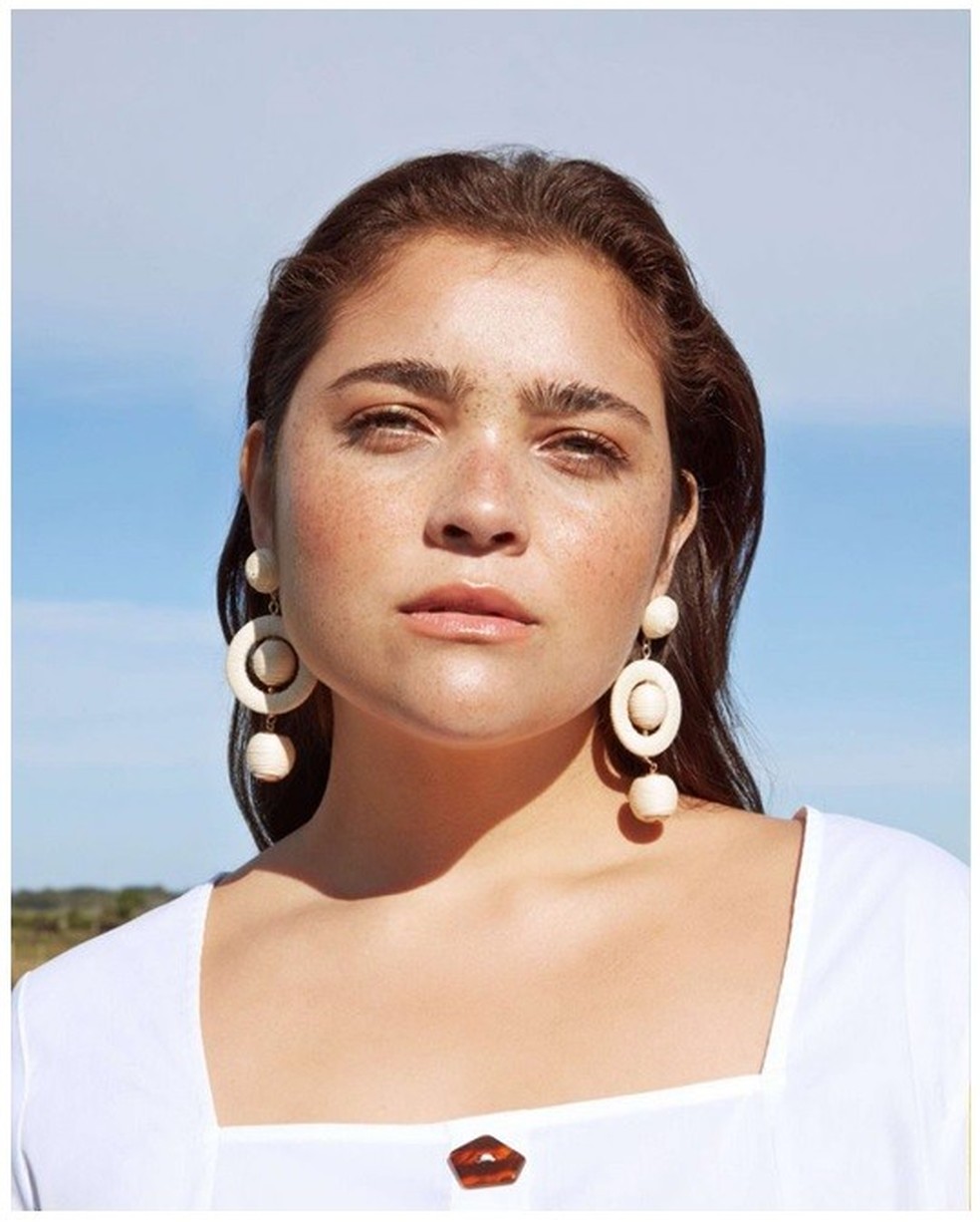 “Nem curves, nem plus size. Sou ‘my size’!” afirma Letícia Pires