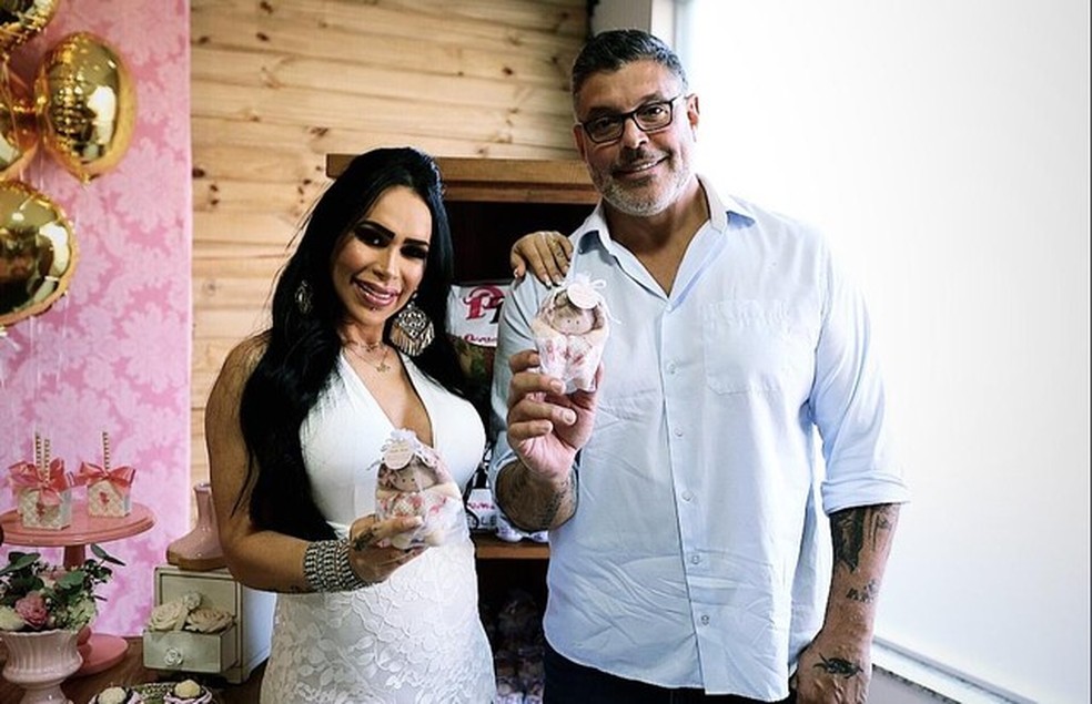 Alexandre Frota e Fabi Frota armam chá de bebê para Bella