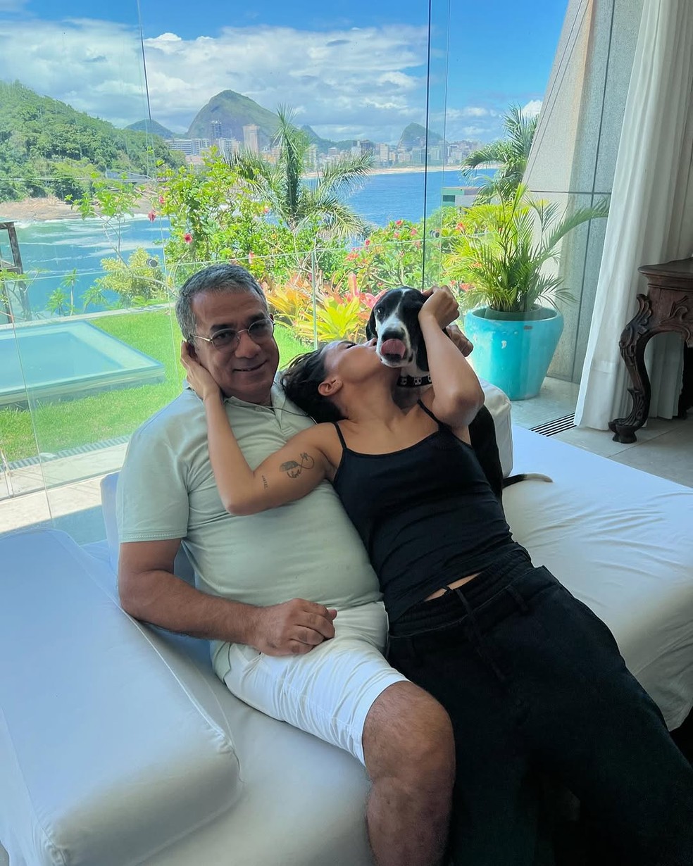 Anitta entra em clima de fim de ano e abre dump de 2024: 'Nem cabe tudo ...
