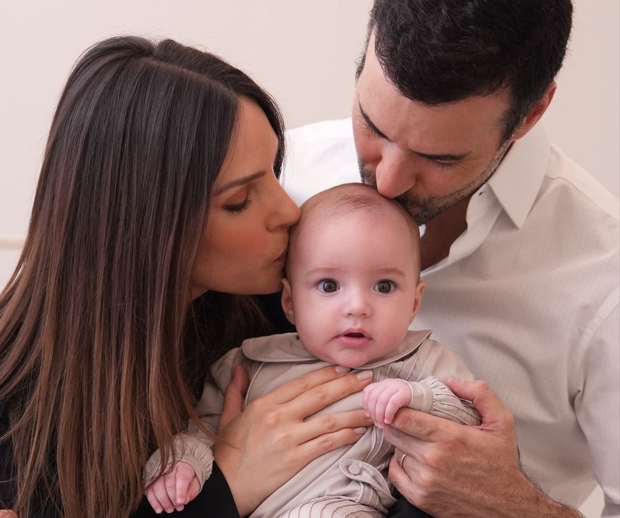 Carol Celico celebra quatro meses do filho, Rafael