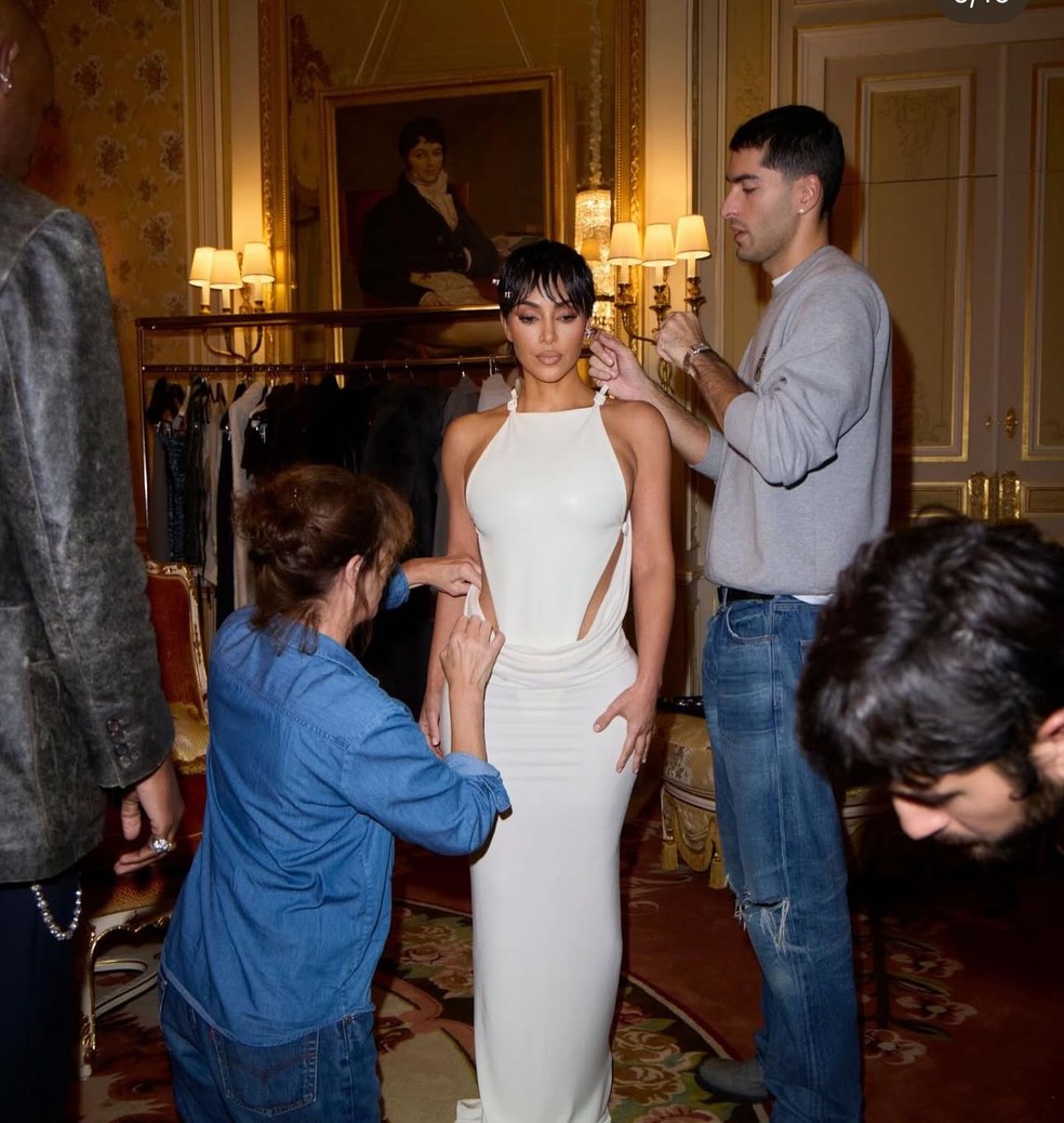 Kim Kardashian abre álbum de estadia na França