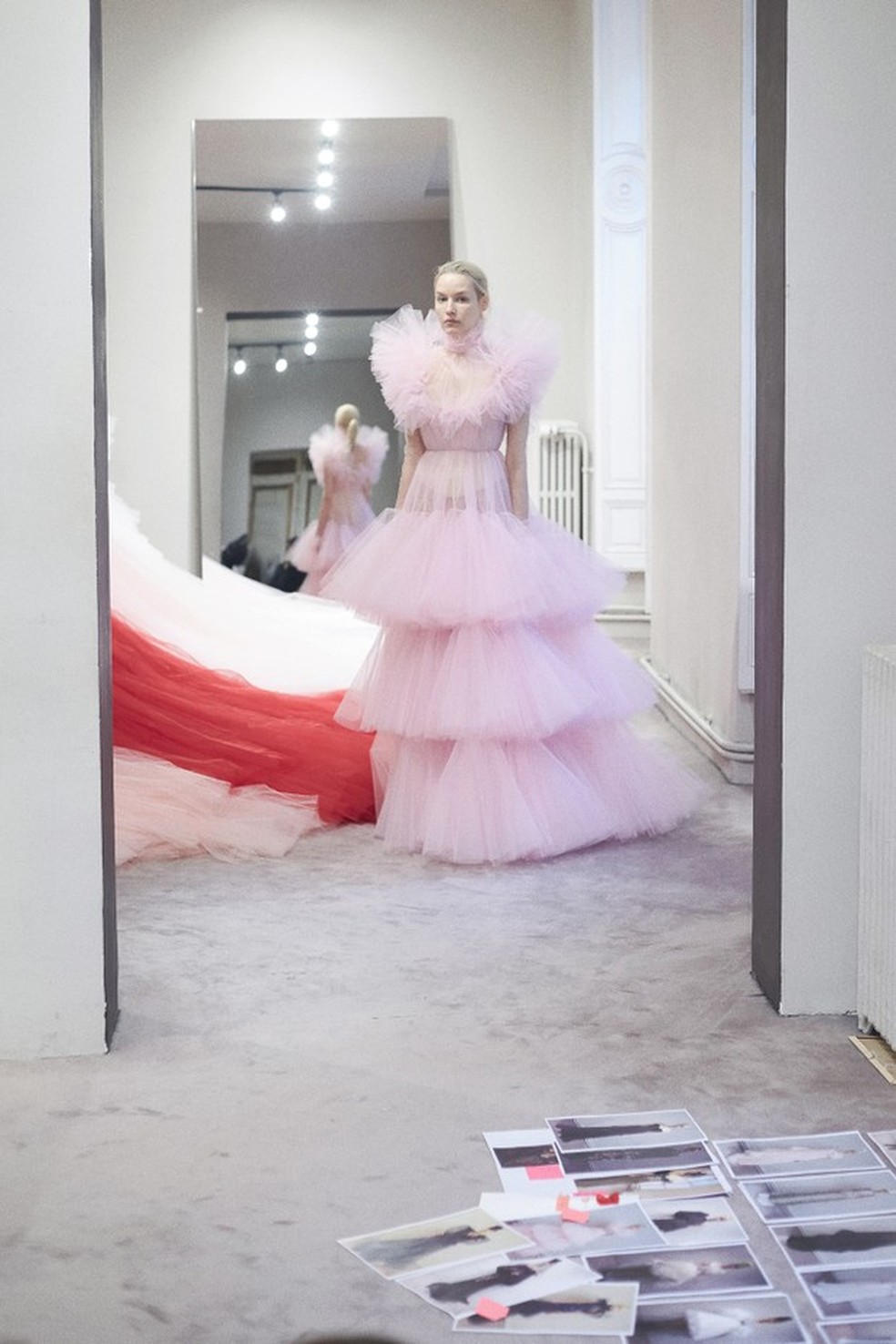 Entre no ateliê de alta-costura de Giambattista Valli