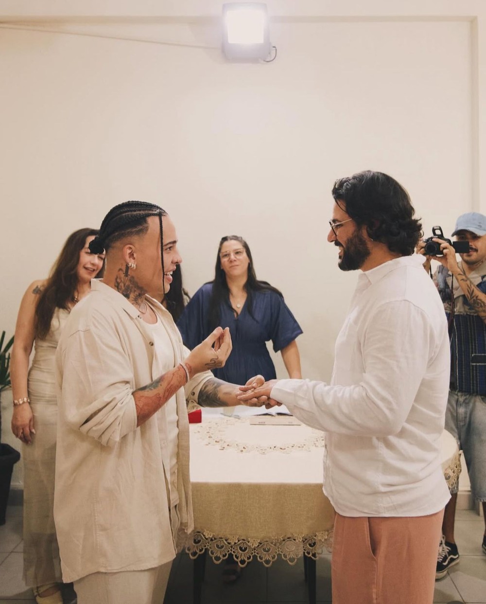 Gloria Groove se casa com Pedro Lopes após 11 anos de relacionamento