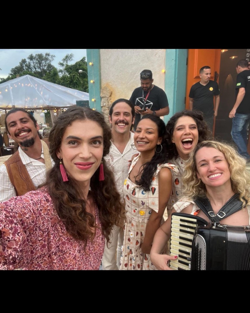 Jade Sassará abre álbum dos bastidores de 'Mar do Sertão'