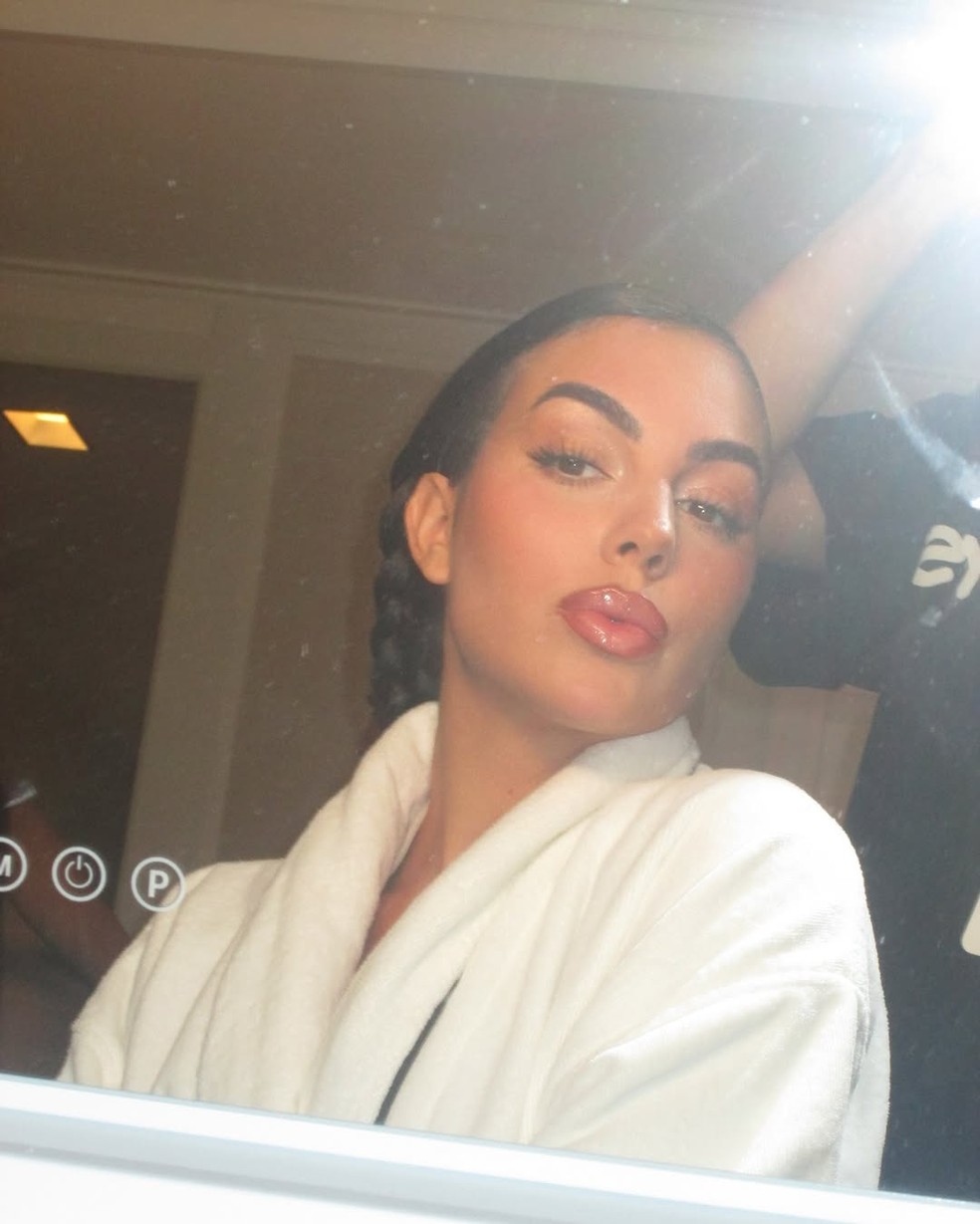 Georgina Rodríguez abre álbum de fotos do Met e mostra Diana como ...