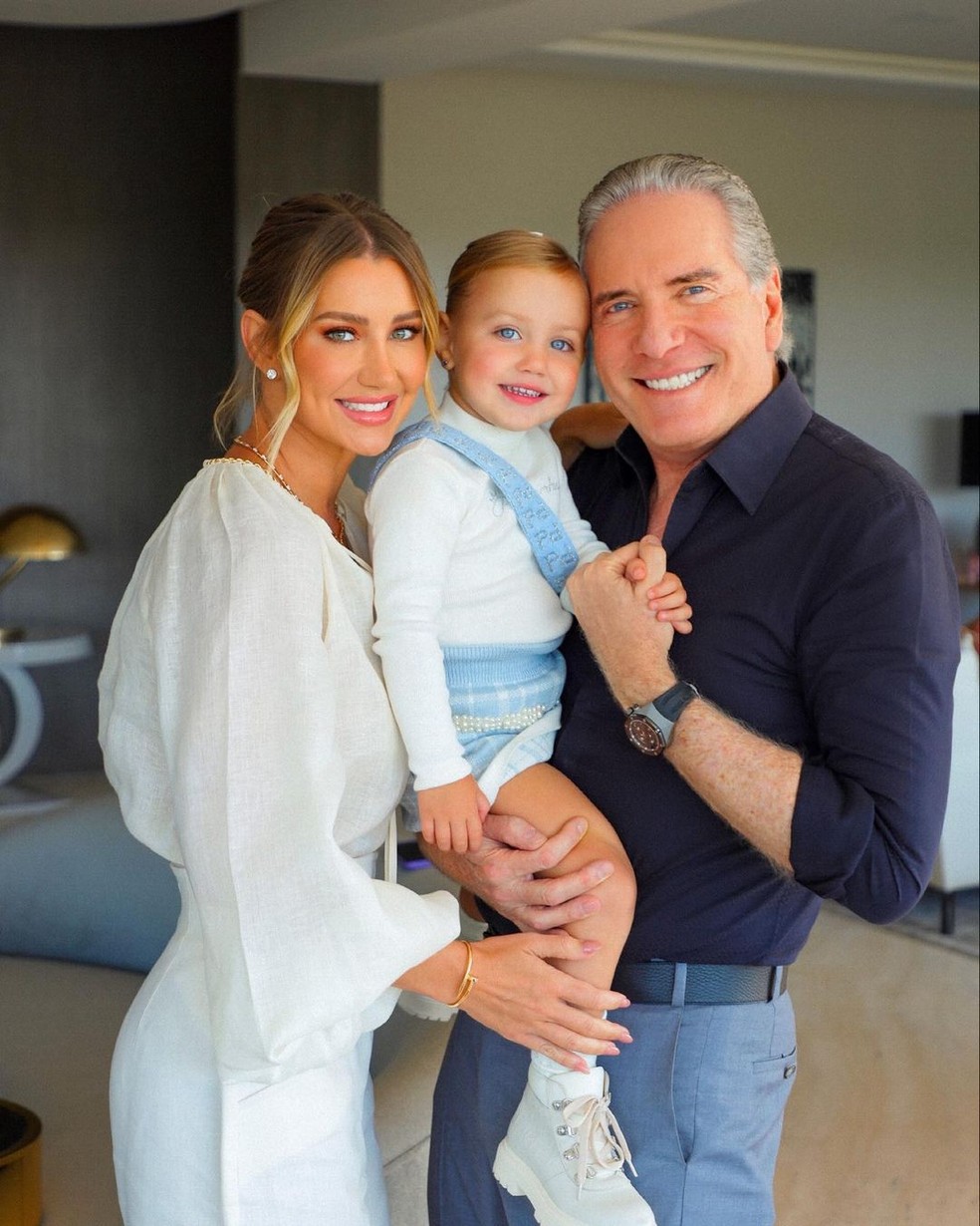 Roberto Justus reúne filhos e netos em foto: 'Nada mais emocionante'